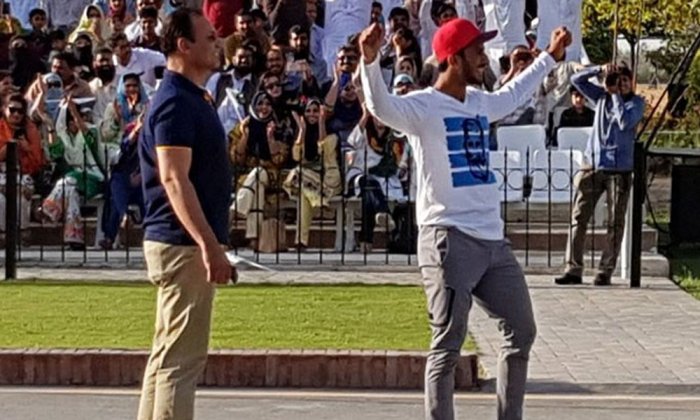 Pakistani Cricketer Hassan Ali at Wagah Border Ceremony Has India ...