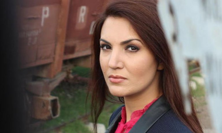 Reham Khan Leaks Cryptic Messages from Imran Khan's Stolen Blackberry ...