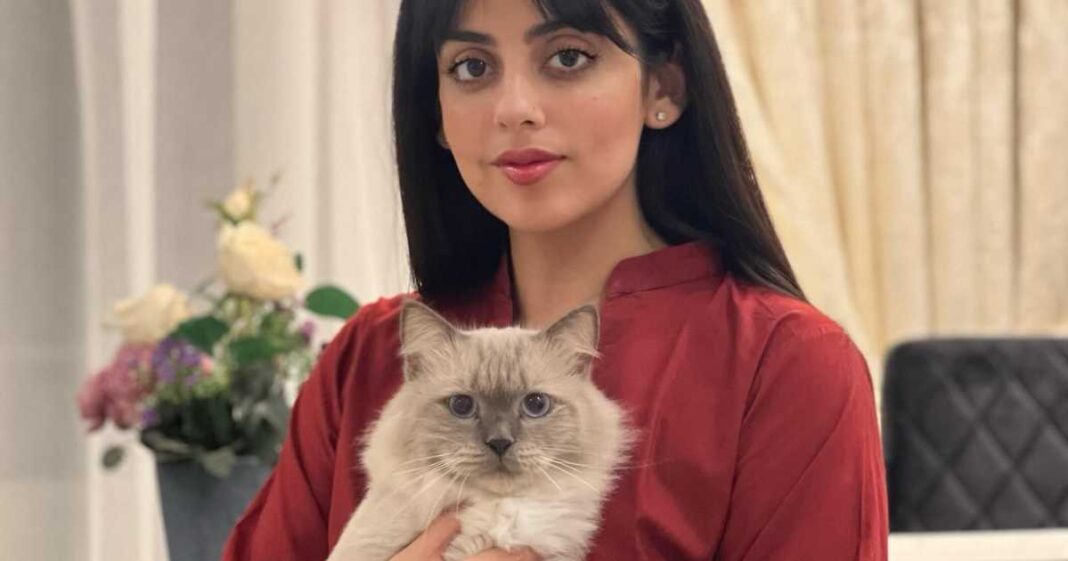 Hania Aamir Gifts Yashma Gill a Cat After Jojo’s Death