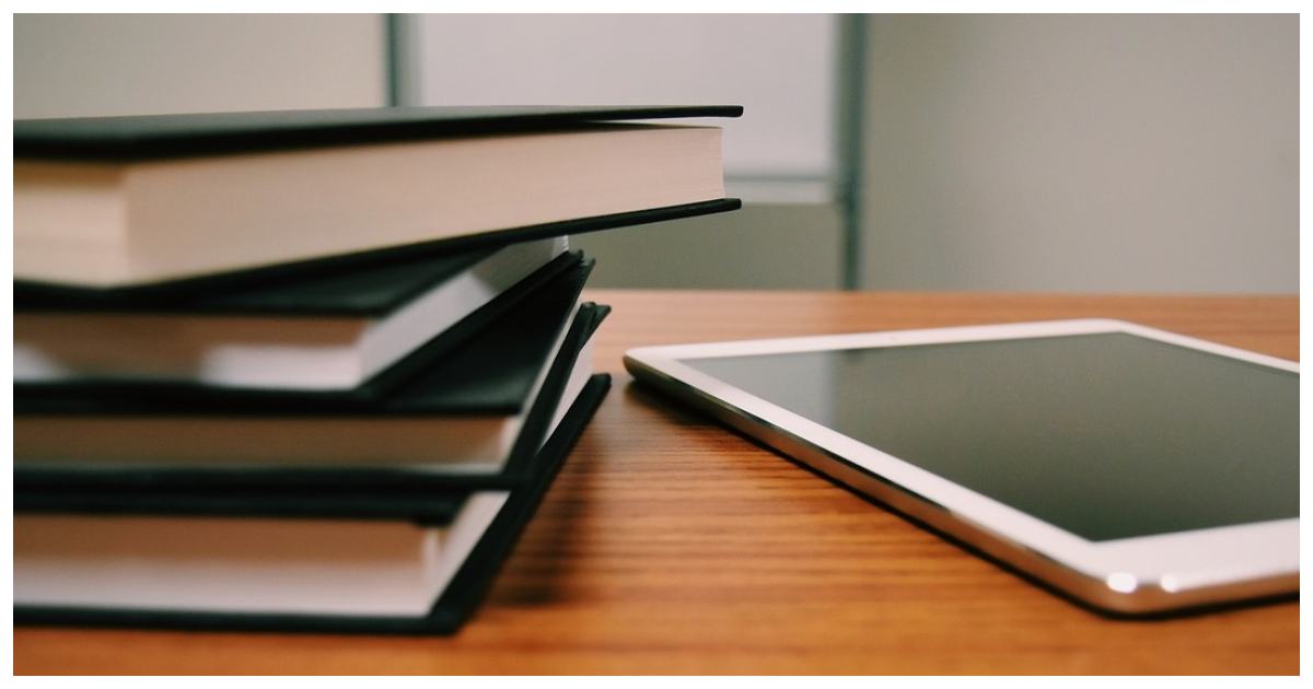 5 Cheap Gadgets That Every Reader Needs