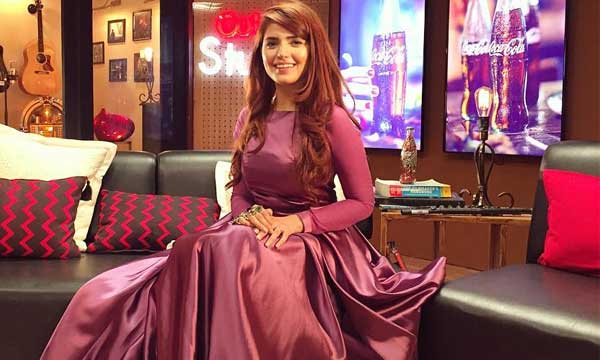 Momina Mustehsan Opens Up About Broken Engagement & LSA 2017 ... Momina Mustehsan Opens Up About Broken Engagement & LSA 2017 ...
